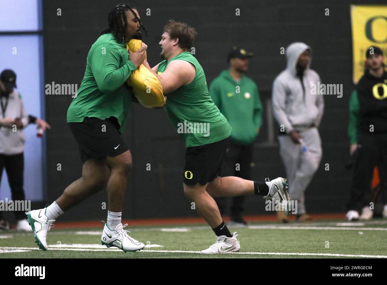 Oregon offensive linemen Steven Jones,left, and Jackson Powers-Johnson ...