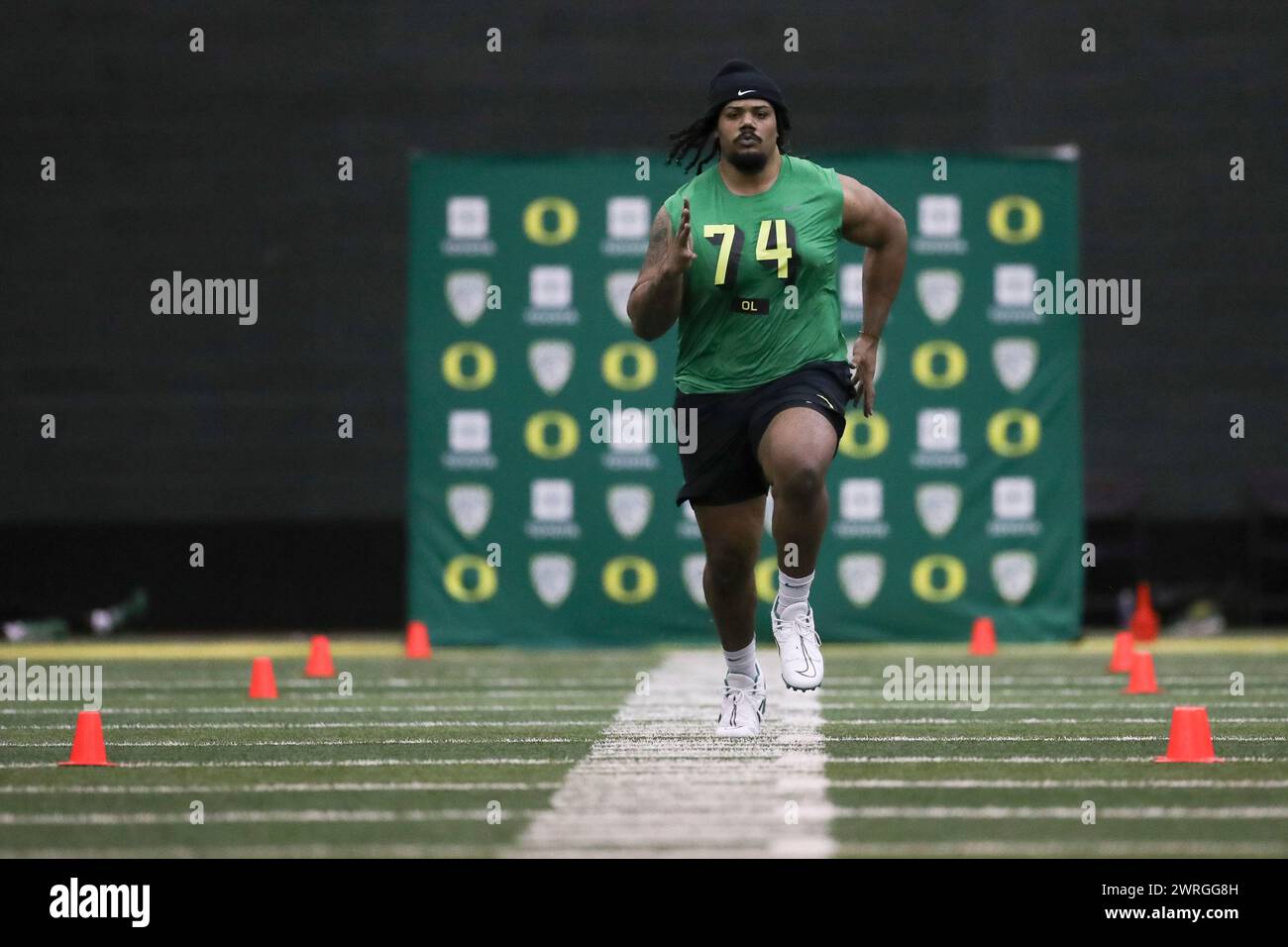 Oregon offensive lineman Steven Jones (74) runs the 40-yard-dash at the ...
