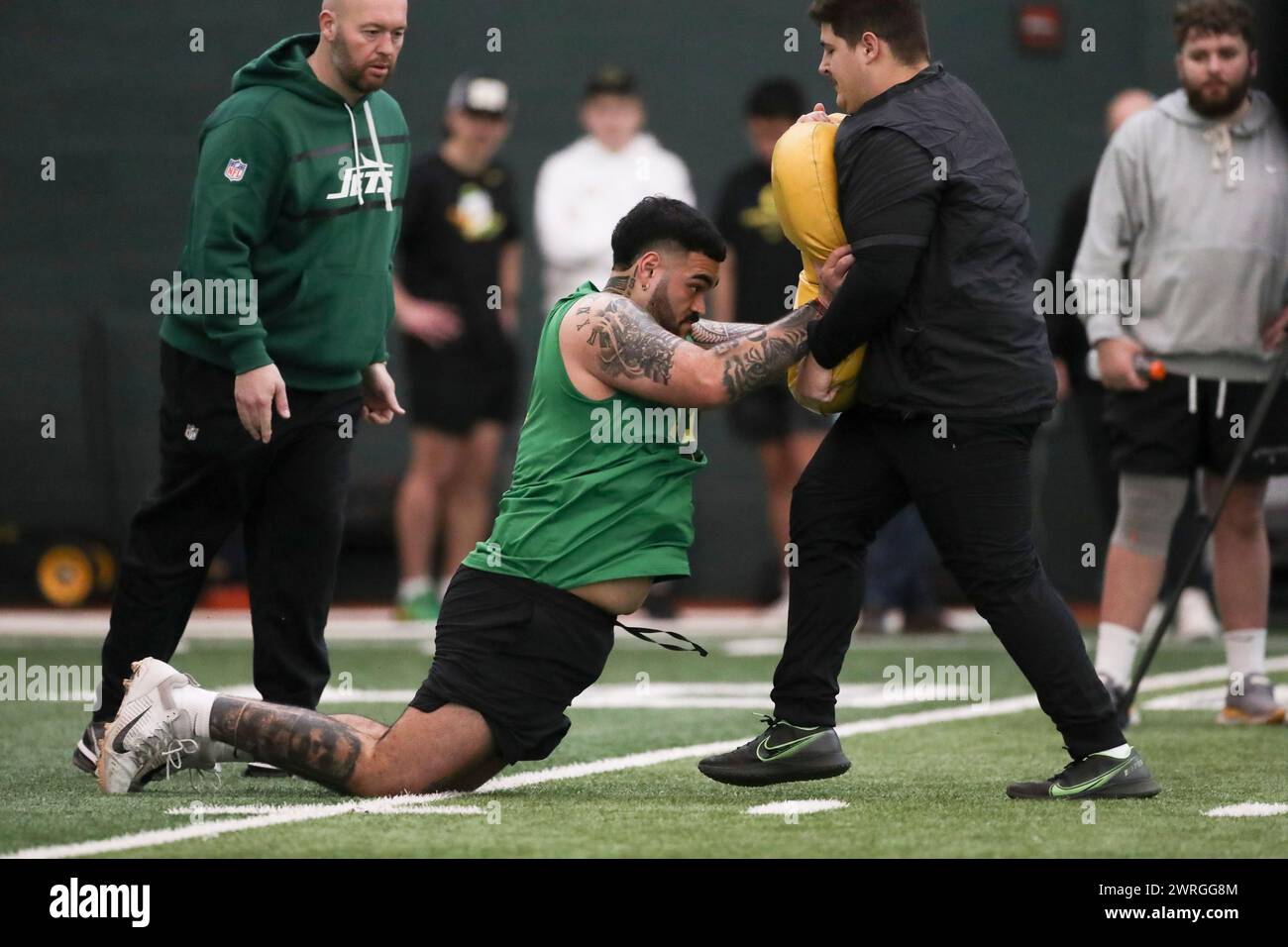 Oregon defensive tackle Popo Aumavae, left, participates in a position ...