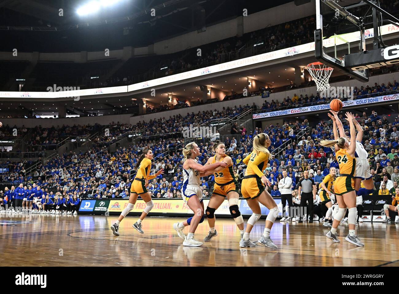 Summit league basketball hi-res stock photography and images - Alamy