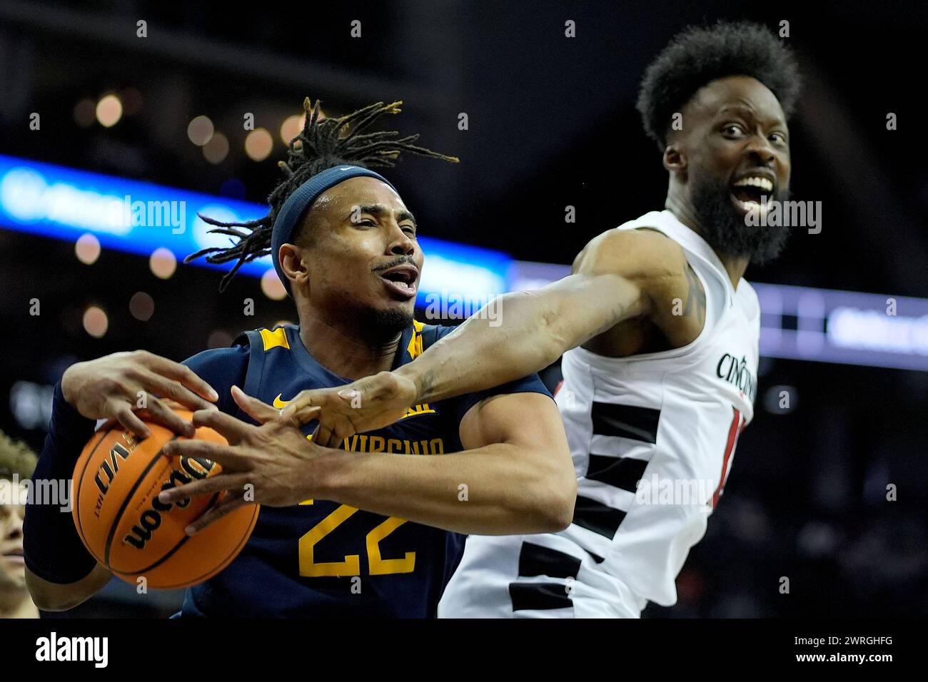 West Virginia forward Josiah Harris (22) beats Cincinnati forward John ...
