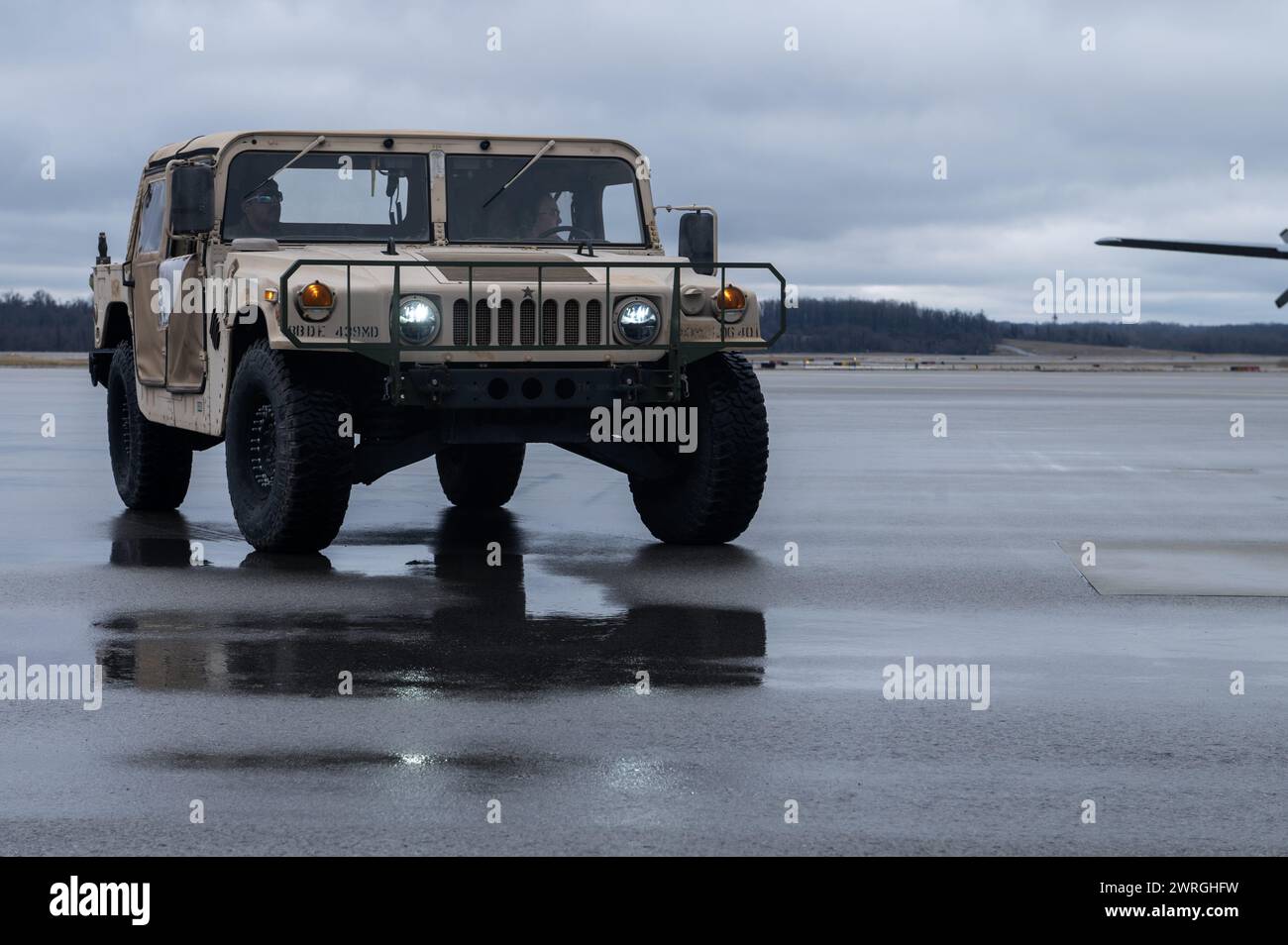Reserve Citizen Airmen assigned to 910th Medical Squadron await a C-17 ...