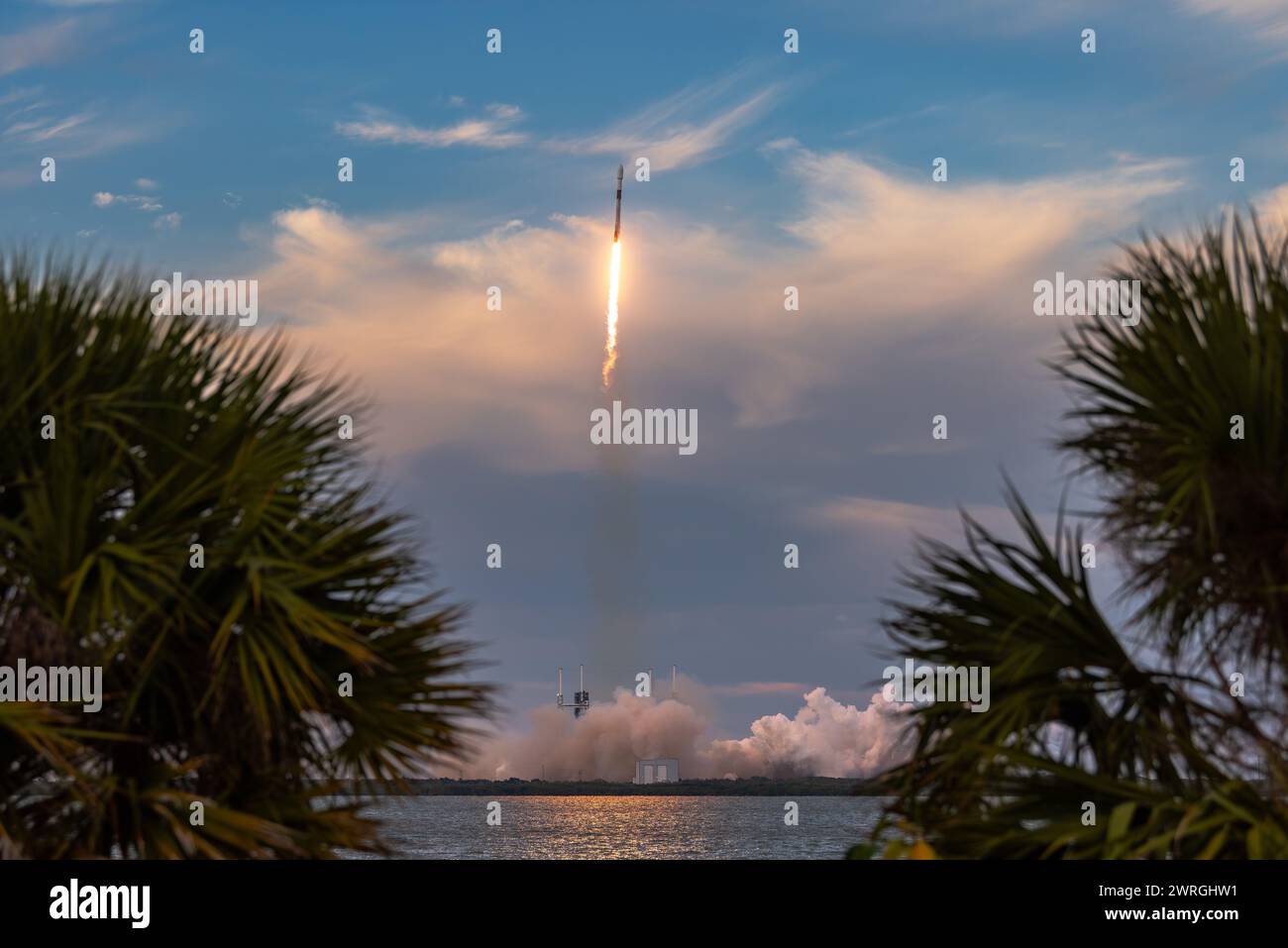 A Falcon 9 rocket carrying 23 Starlink satellites launches from Space ...