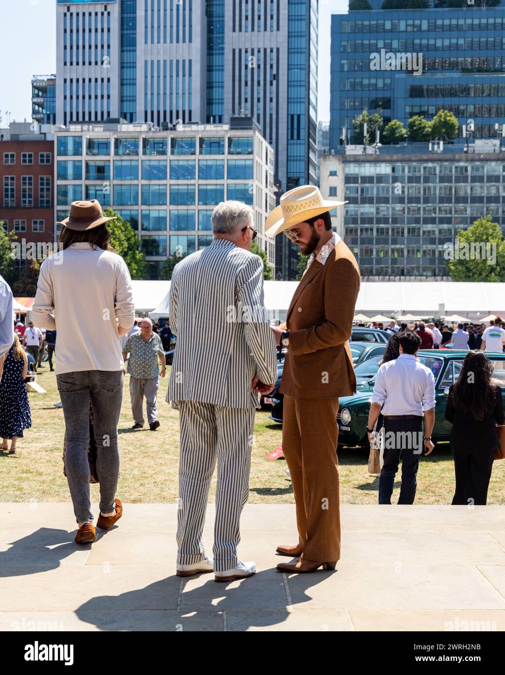 Show guests hi-res stock photography and images - Alamy