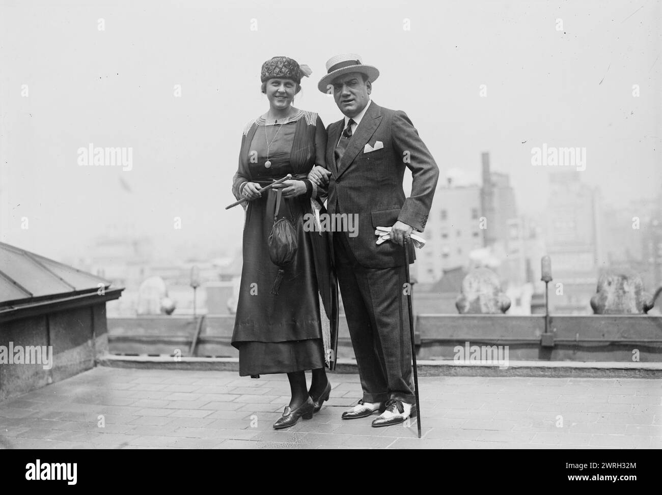 Caruso & wife, 1918. Shows Italian tenor opera singer Enrico Caruso ...