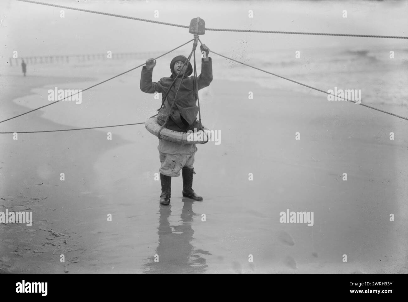 White ships rope on Black and White Stock Photos & Images - Alamy