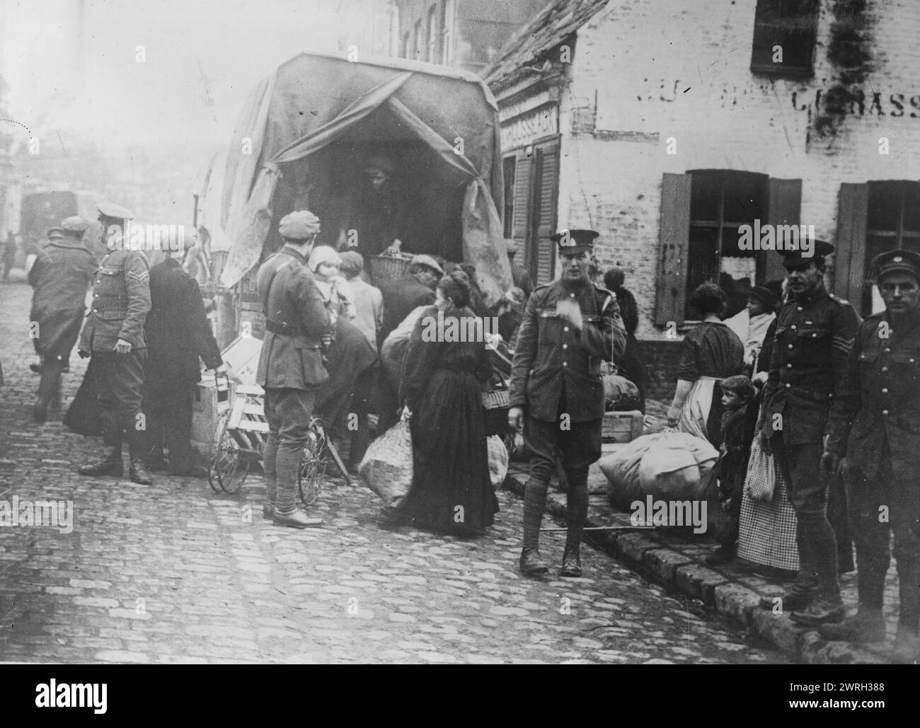 Civilian displacement hi-res stock photography and images - Alamy