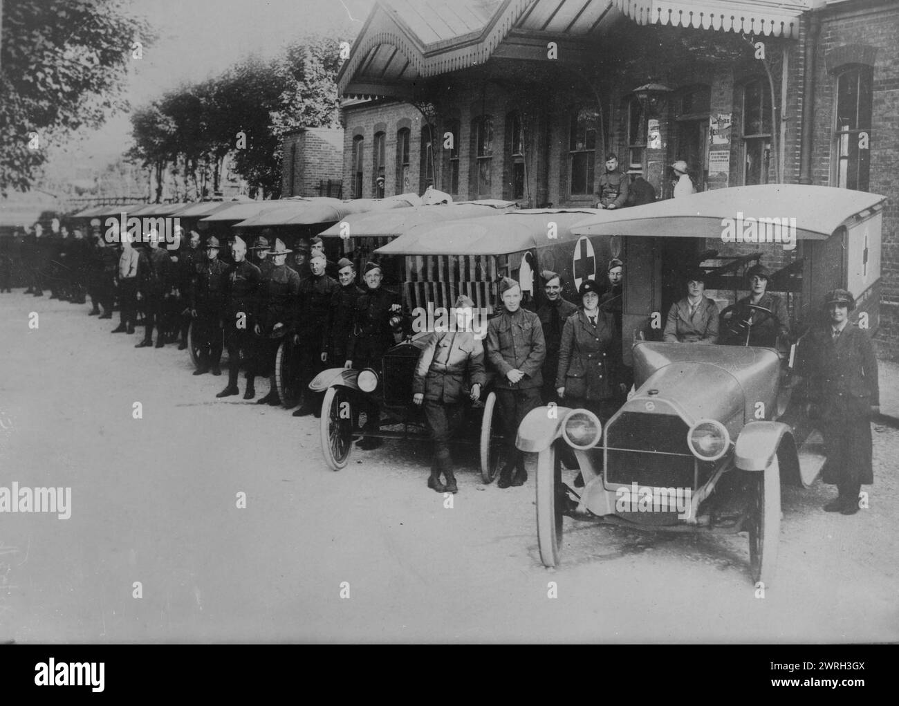 American red cross staff Black and White Stock Photos & Images - Alamy
