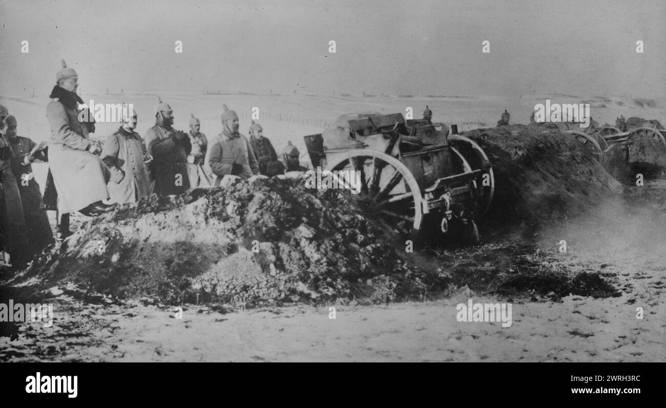German battery in action, between c1915 and 1918. German soldiers with ...