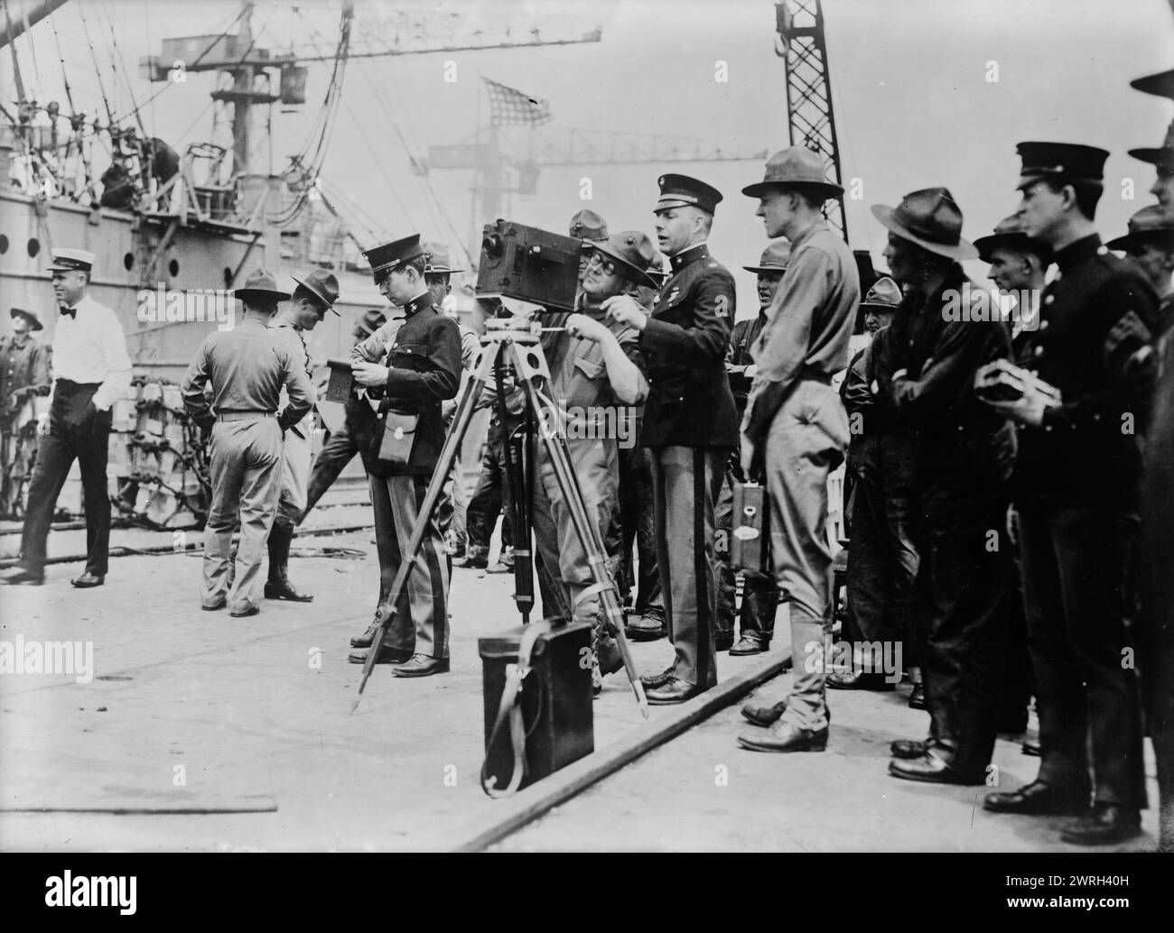 Wartime documenting hi-res stock photography and images - Alamy