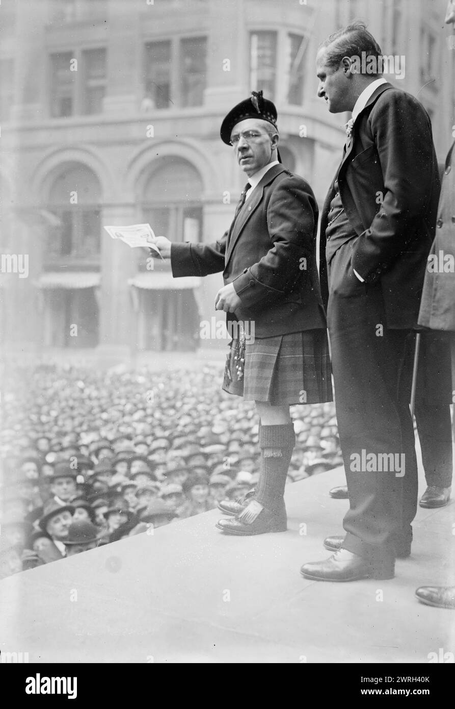 Lauder, (19 Oct 1917?). Scottish comedian Harry Lauder, probably on the ...