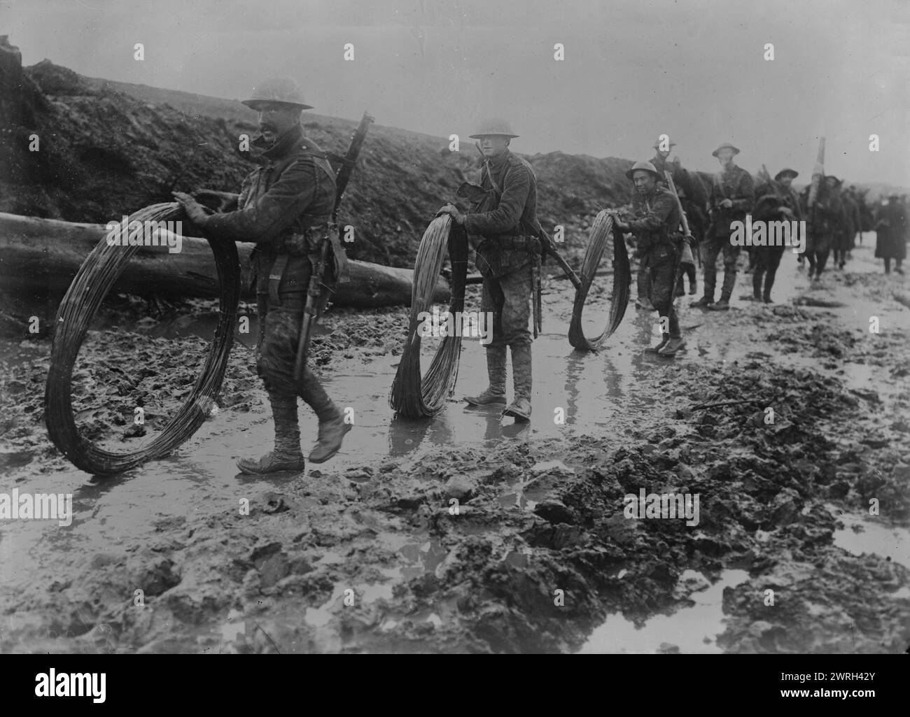 British wiring parties in rain, Sept 1916. British soldiers taking ...