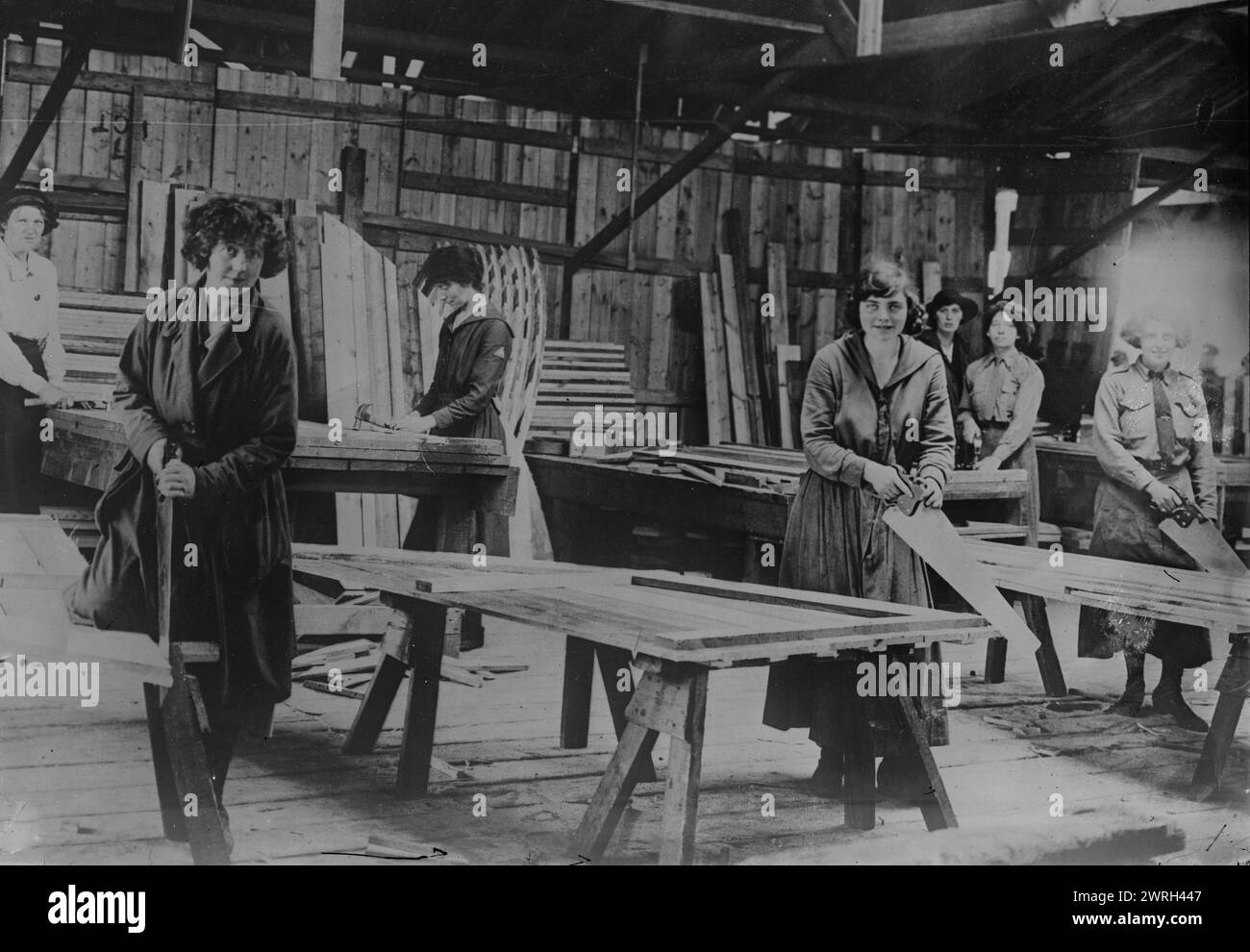 Carpenters during world war one hi-res stock photography and images - Alamy