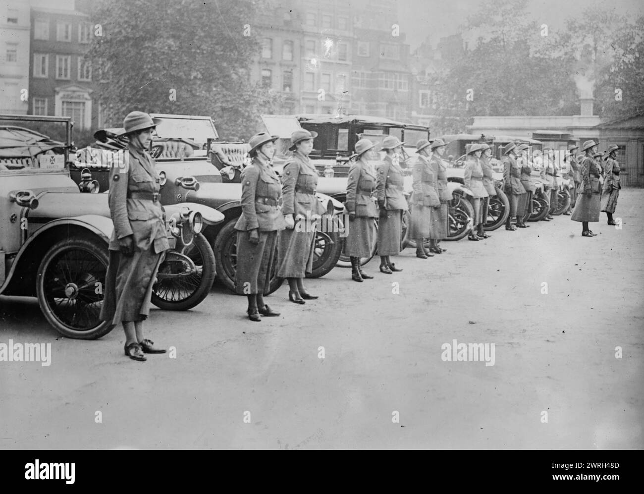 Women in the military during ww1 Black and White Stock Photos & Images ...