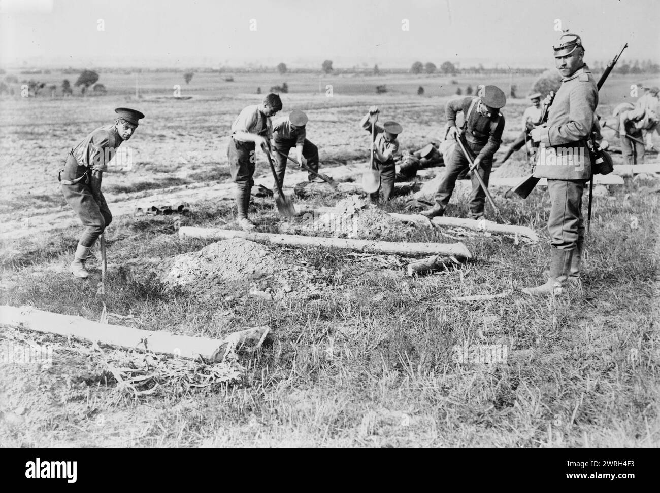 Construction work during world war one Black and White Stock Photos ...