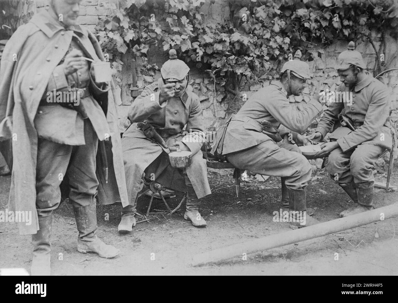 Hunger during ww1 hi-res stock photography and images - Alamy