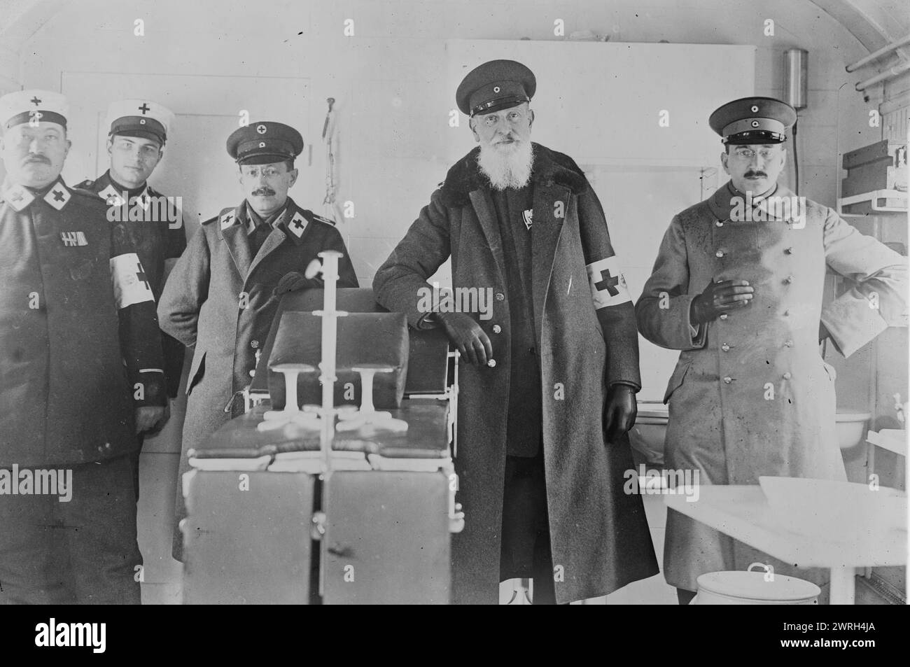 Staff of Kaiserin's Hospital train, Dr. Israels, between c1914 and ...