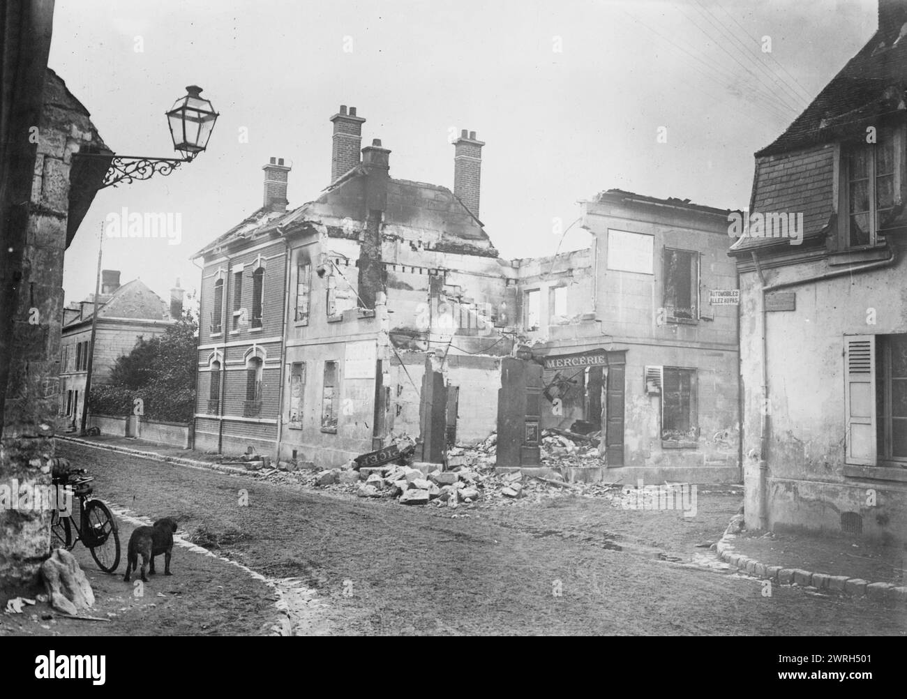 6 nov Black and White Stock Photos & Images - Alamy