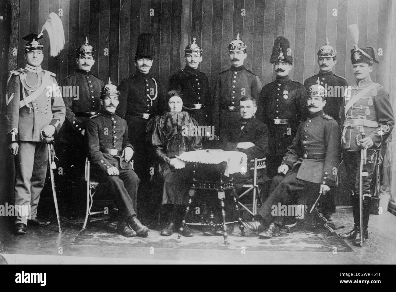 Husband wife uniform ww1 Black and White Stock Photos & Images - Alamy