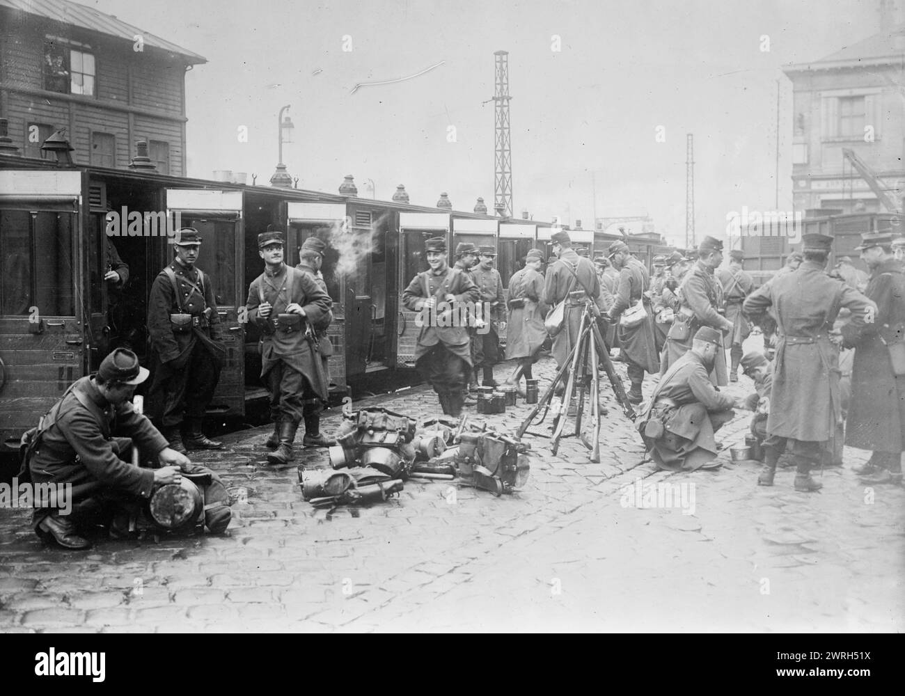 French troops leaving train, between c1914 and c1915. French soldiers ...