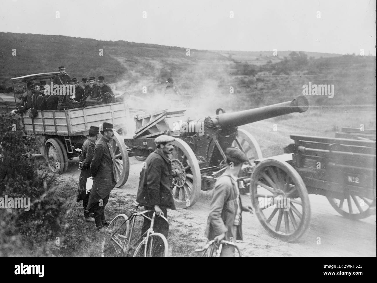 French Siege gun, between c1914 and c1915. French soldiers in motor ...