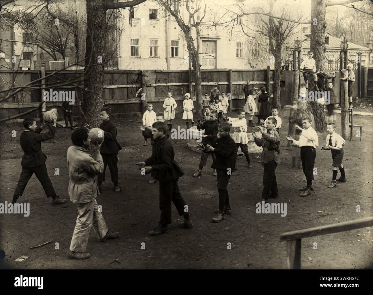 Moscow: Jewish orphanage named after the Comintern. Games in the garden ...