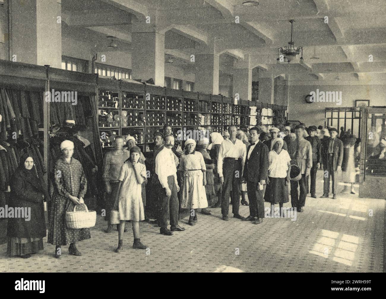 Department store interior 1930s hi-res stock photography and images - Alamy