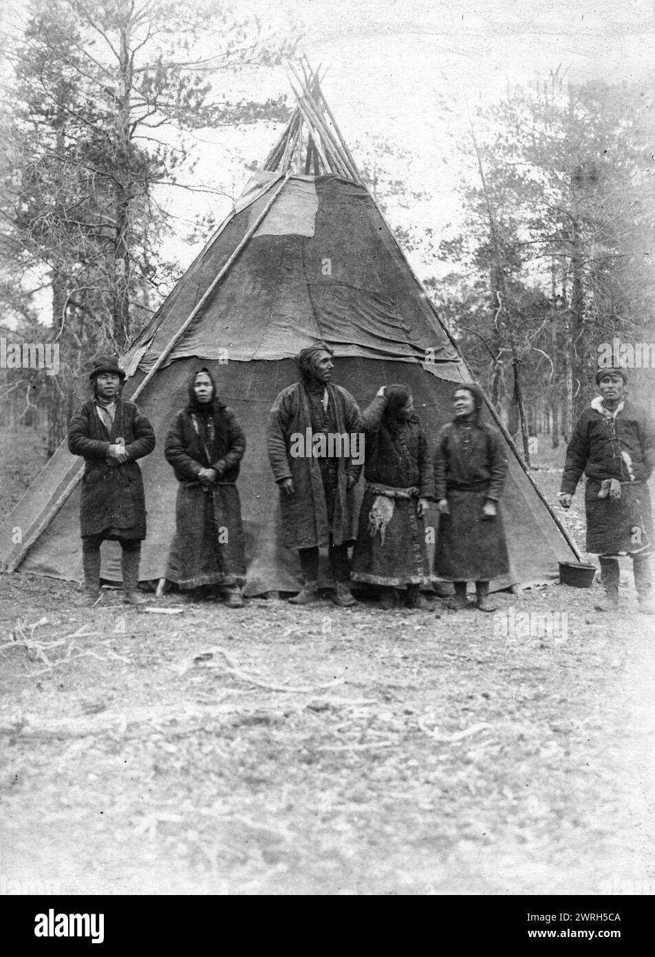 Kets (against the background of the dwelling), the Elogub River, 1929 ...