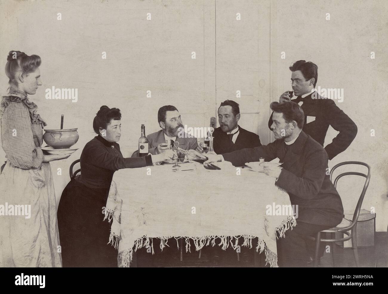 Early 1900s dining room tables hi-res stock photography and images - Alamy