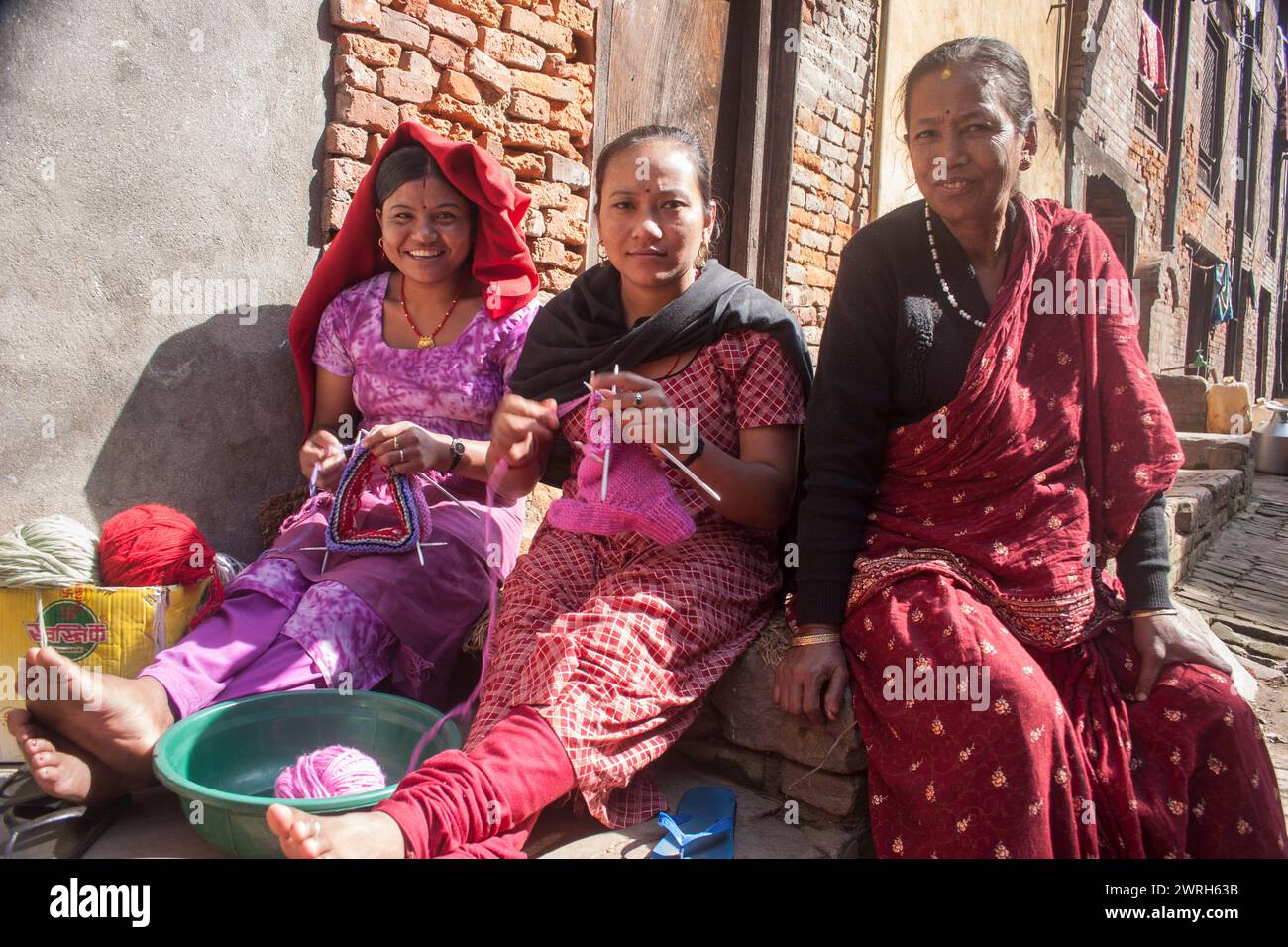 Women working in the street hi-res stock photography and images - Alamy