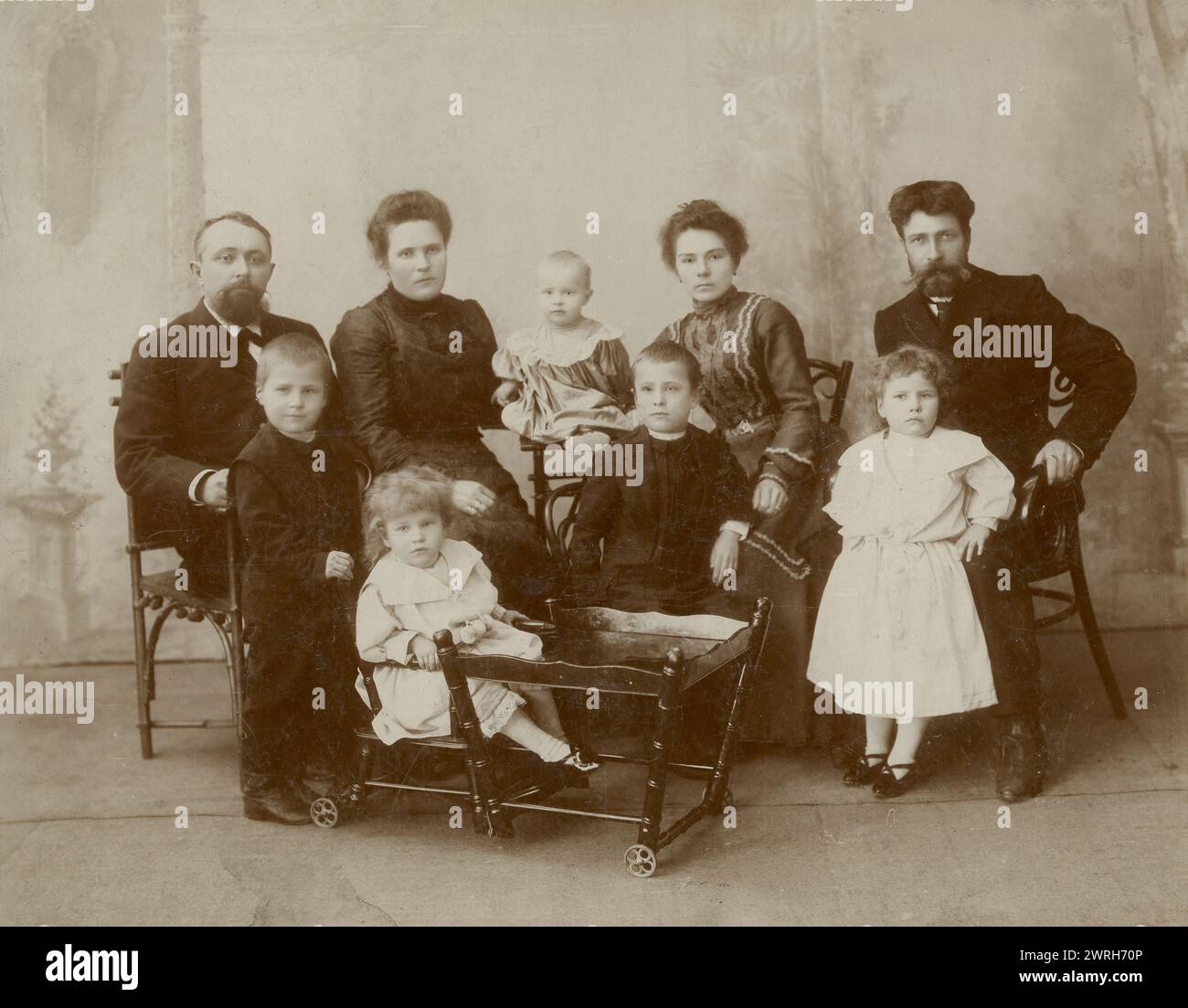 Family life 1900 hi-res stock photography and images - Alamy