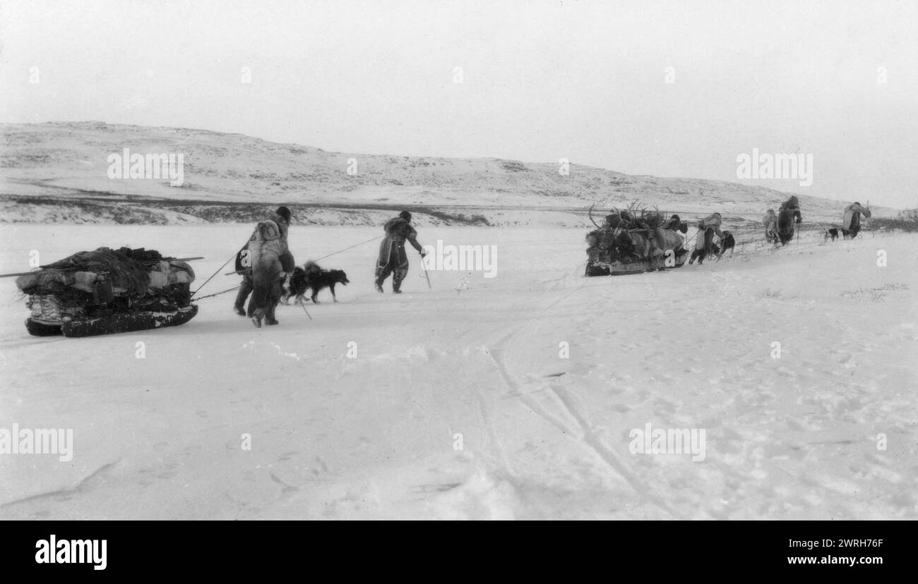 Inuit eskimos Black and White Stock Photos & Images - Alamy