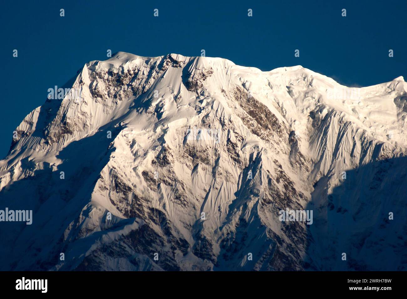 Spectacular landscape of mt everest hi-res stock photography and images ...