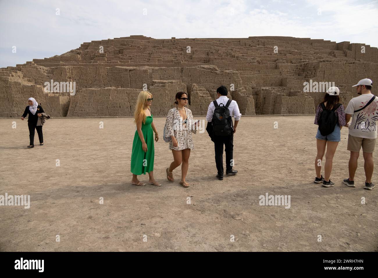 Pre-Incan Ruins in Lima at Huaca Pucllana Stock Photo - Alamy