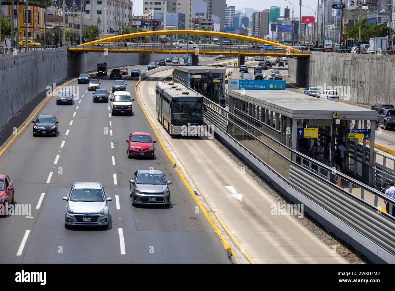 bus lane express bus Stock Photo - Alamy