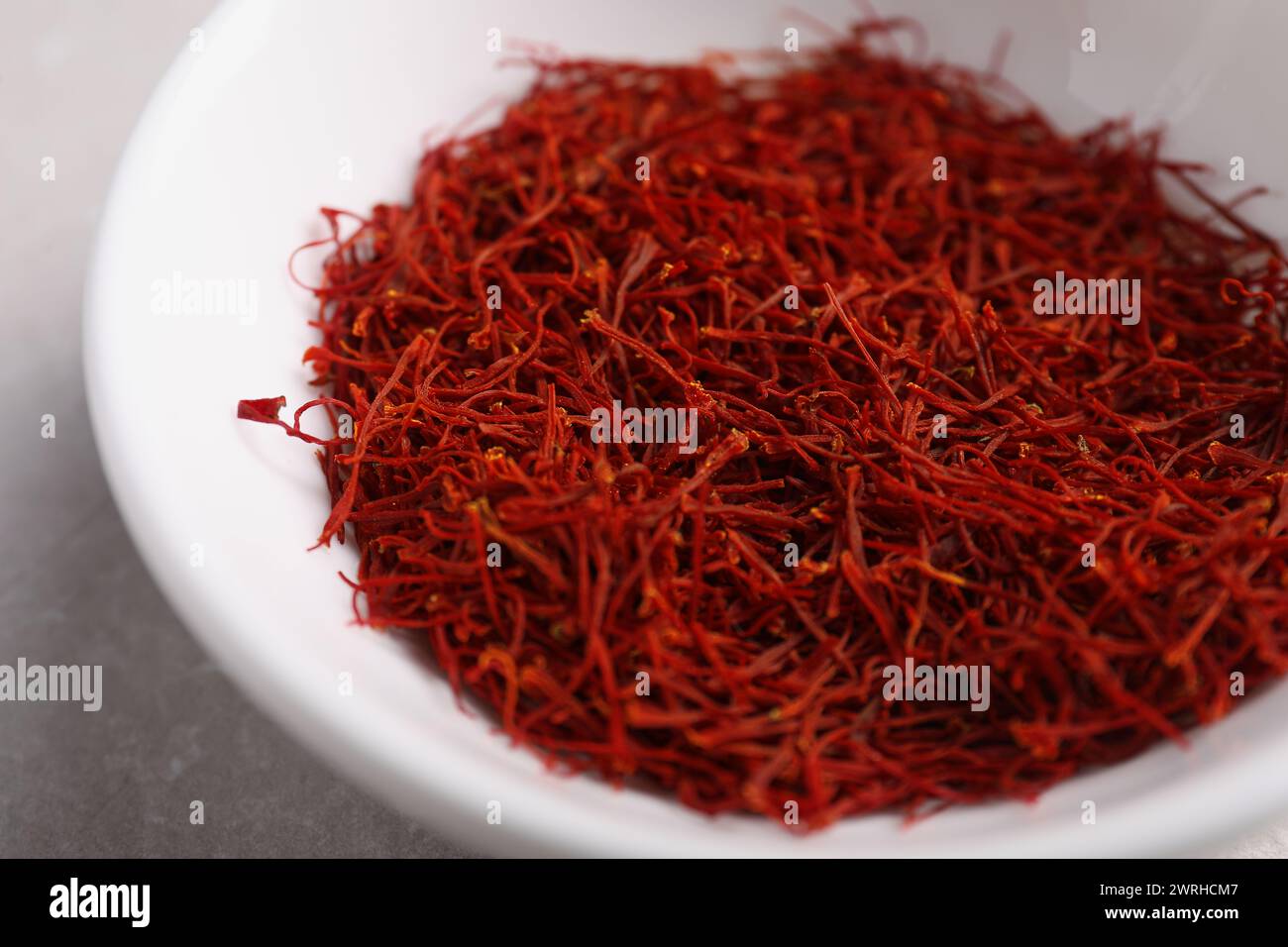 Saffron in in red bowl hi-res stock photography and images - Alamy
