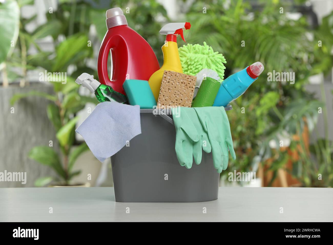 Cleaning table products green hi-res stock photography and images - Alamy