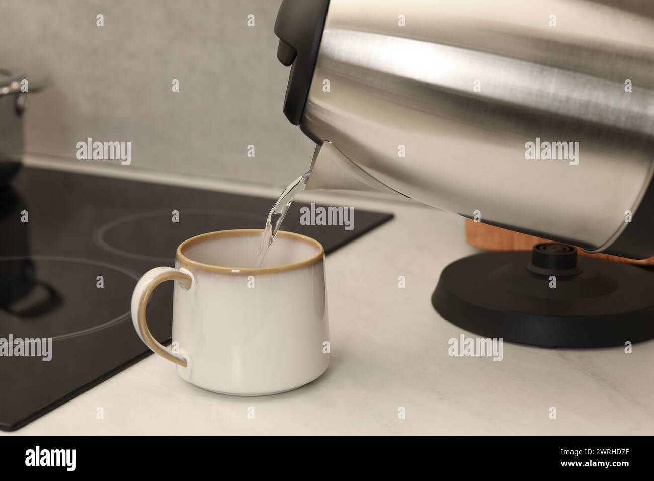 Pouring boiling water in cup hi-res stock photography and images - Alamy