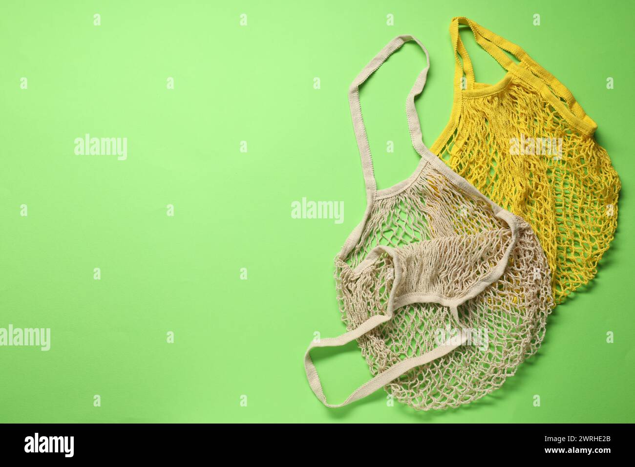 Yellow plastic net background hi-res stock photography and images - Alamy