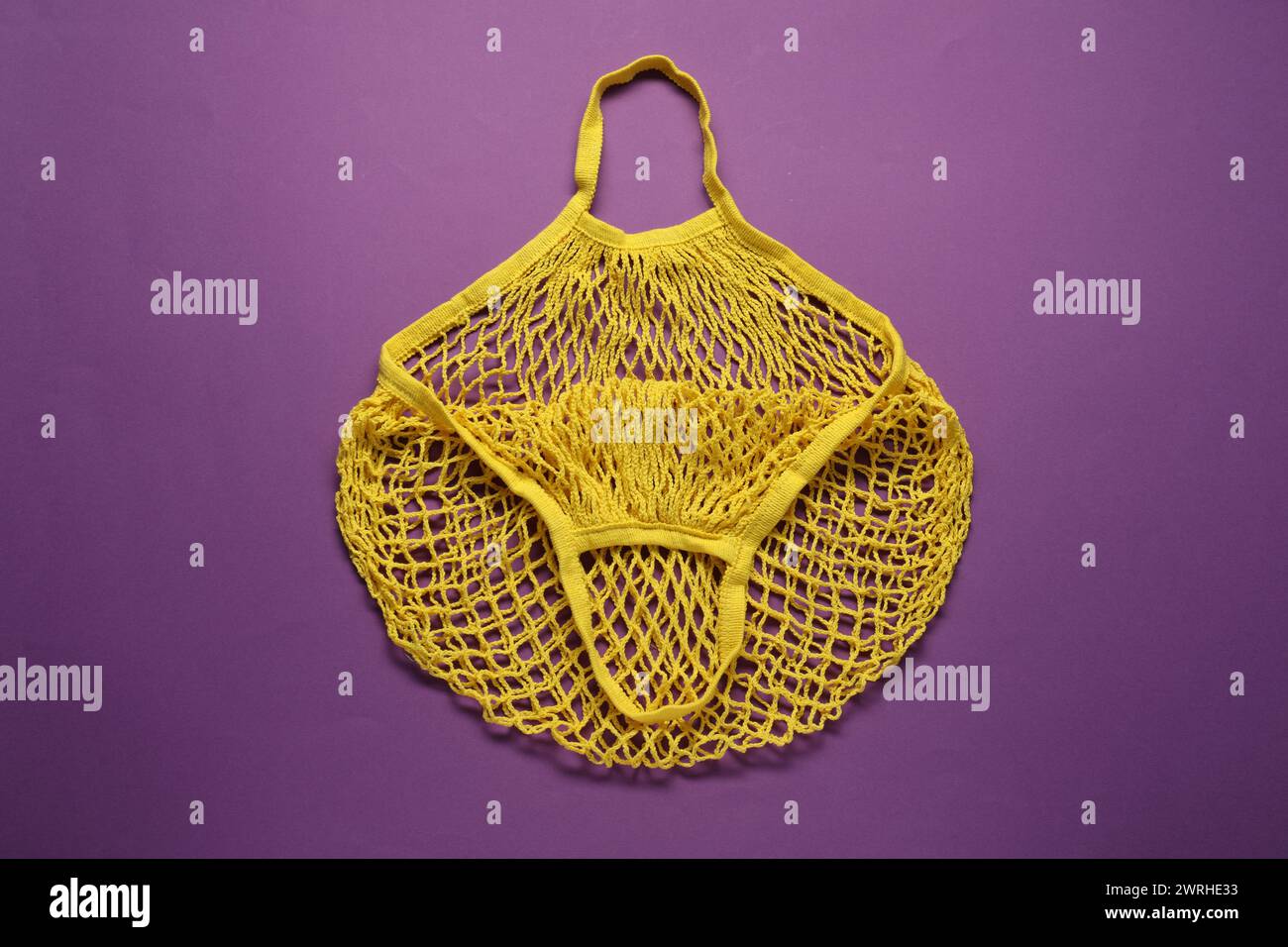 Yellow plastic net background hi-res stock photography and images - Alamy