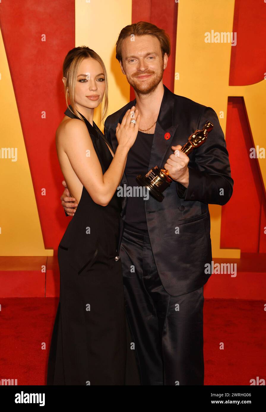 BEVERLY HILLS, CALIFORNIA - MARCH 10: (L-R) Claudia Sulewski and ...