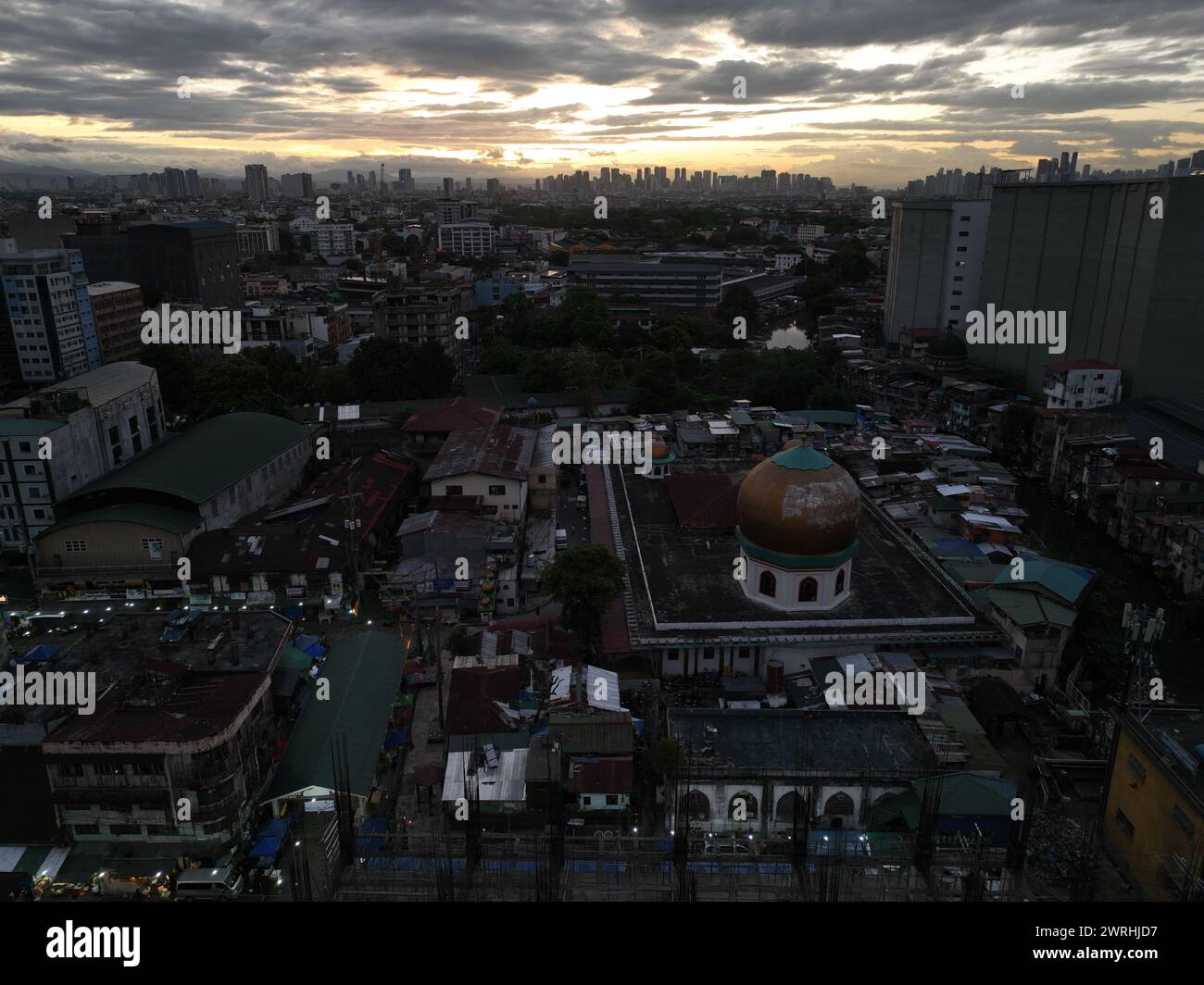 Manila golden mosque hi-res stock photography and images - Alamy