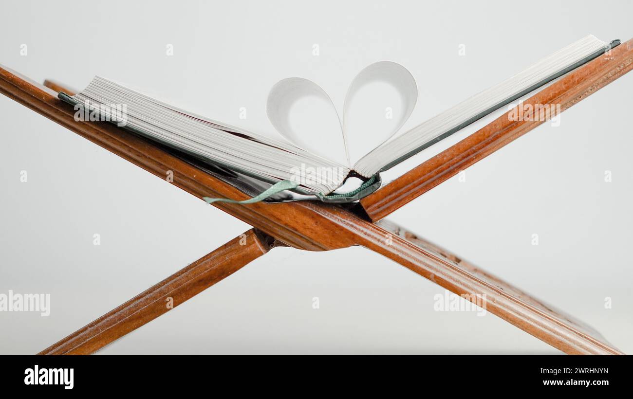Quran stand hi-res stock photography and images - Alamy
