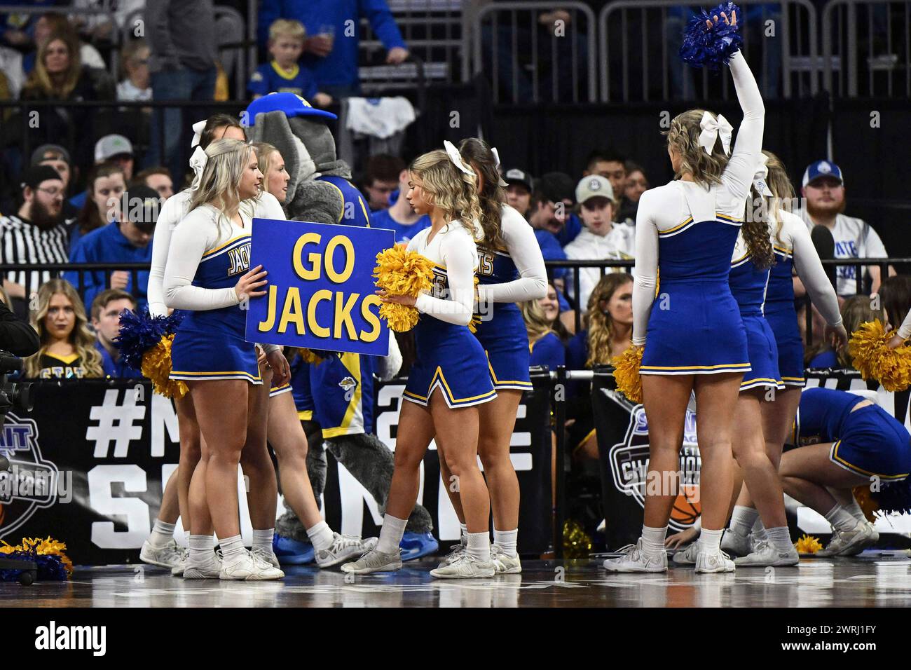 South Dakota State cheer team cheer on the team during the men's final ...
