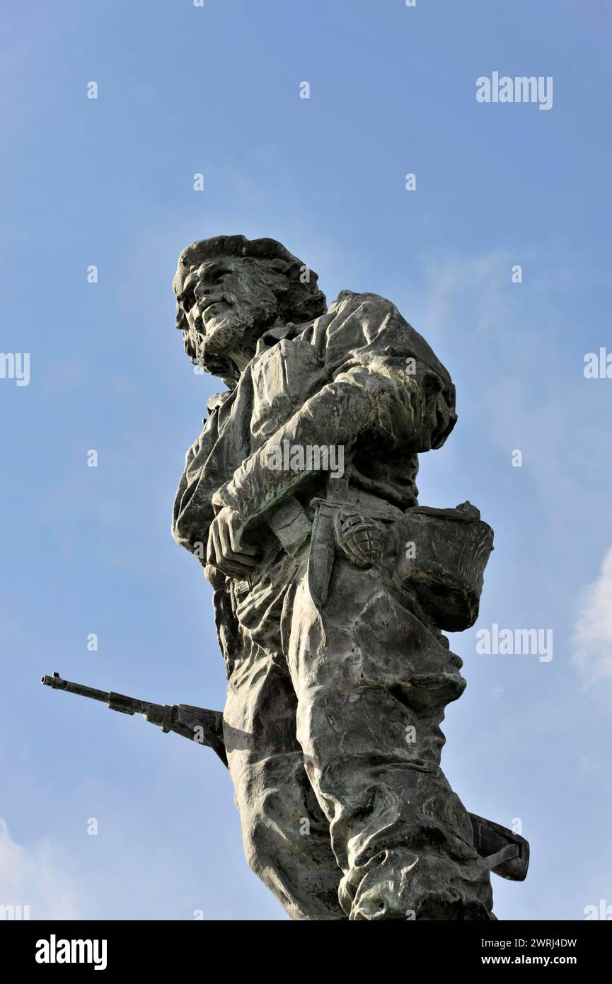 Statue of a historical male warrior with a rifle (Memorial del Ernesto ...