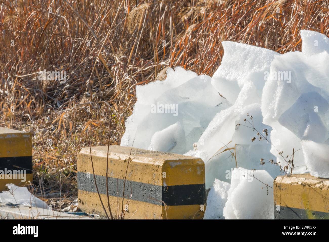 Big frozen blocks hi-res stock photography and images - Alamy