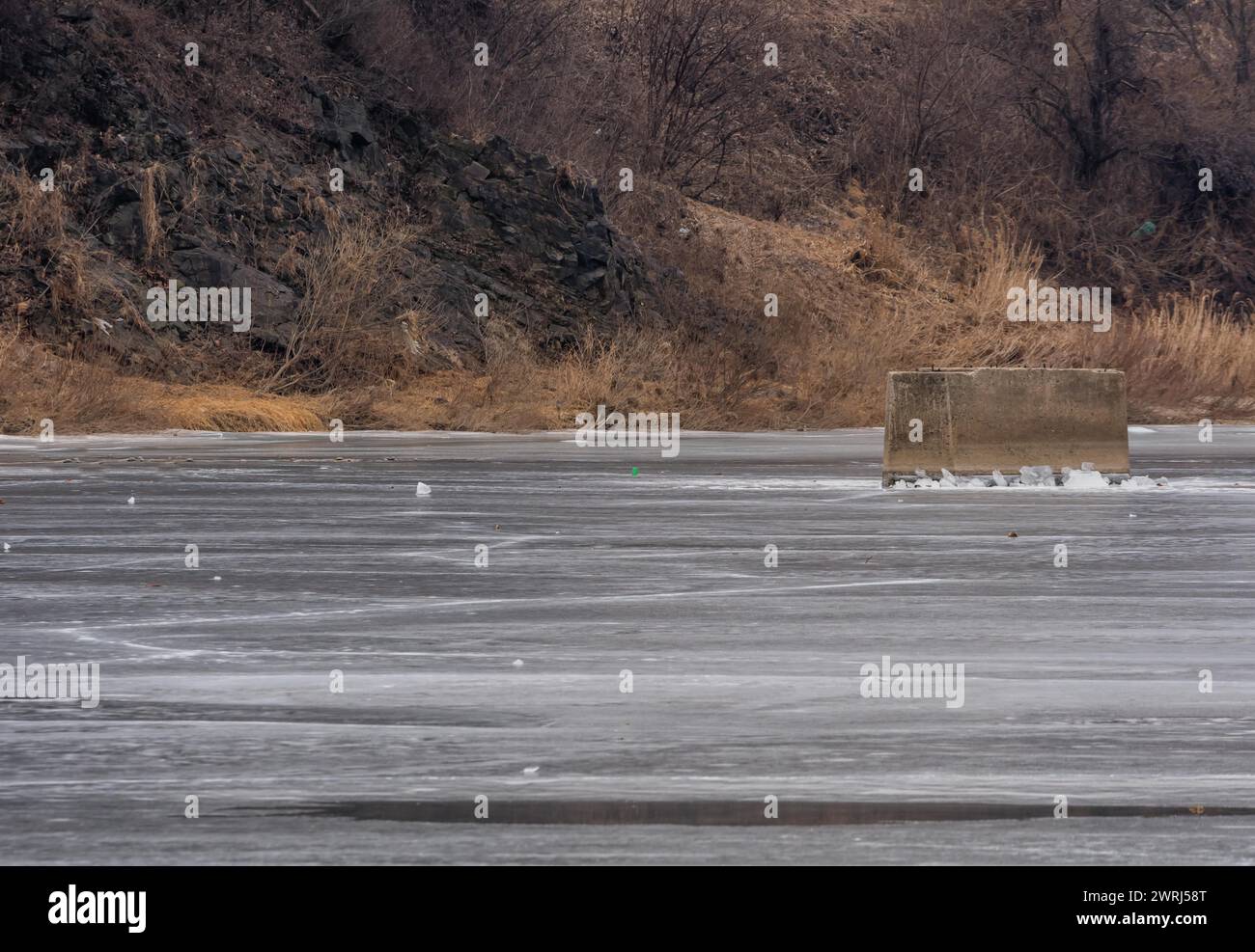Concrete plinth hi-res stock photography and images - Alamy