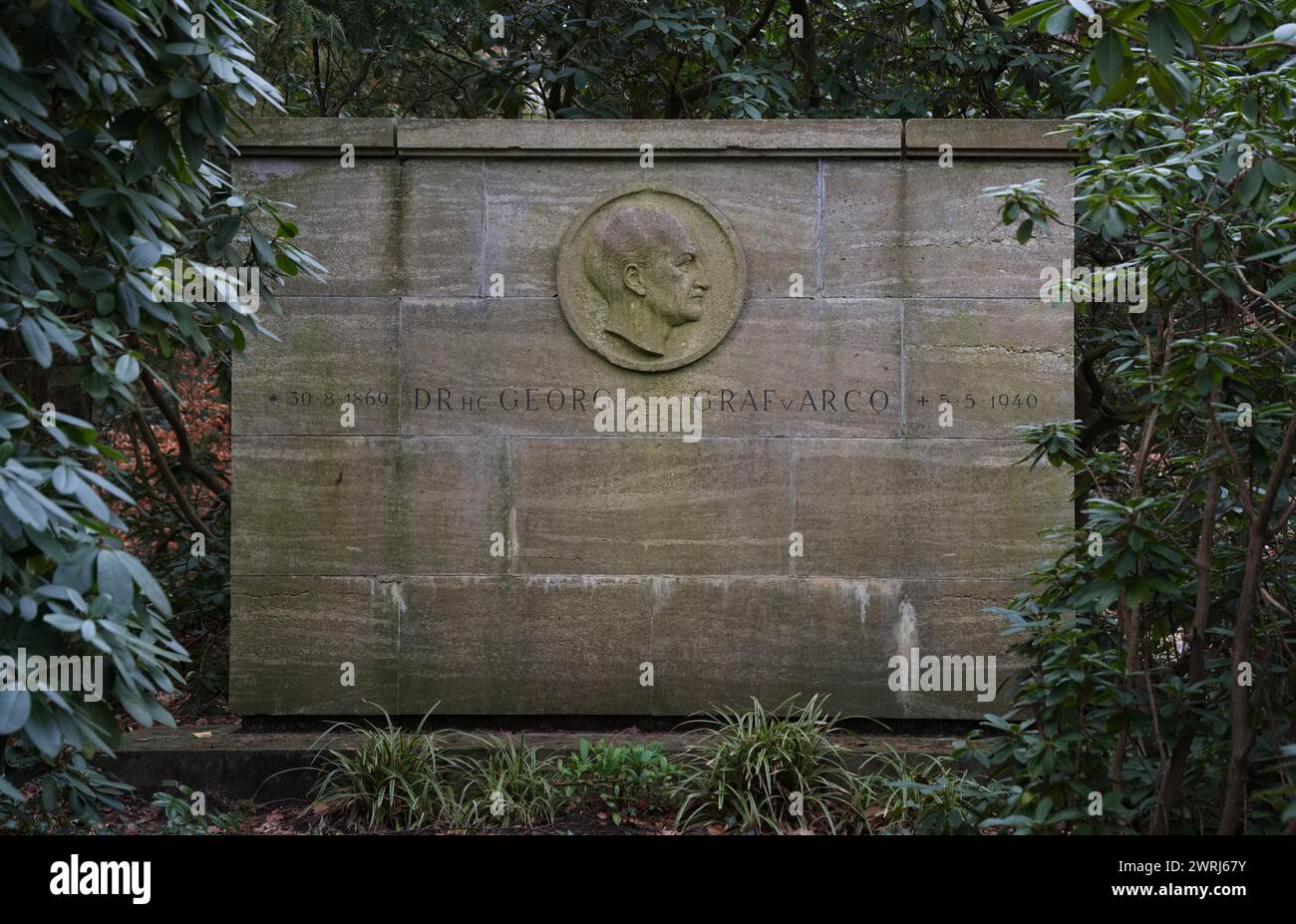 Grave of the physicist and electrical engineer Georg Wilhelm Alexander ...