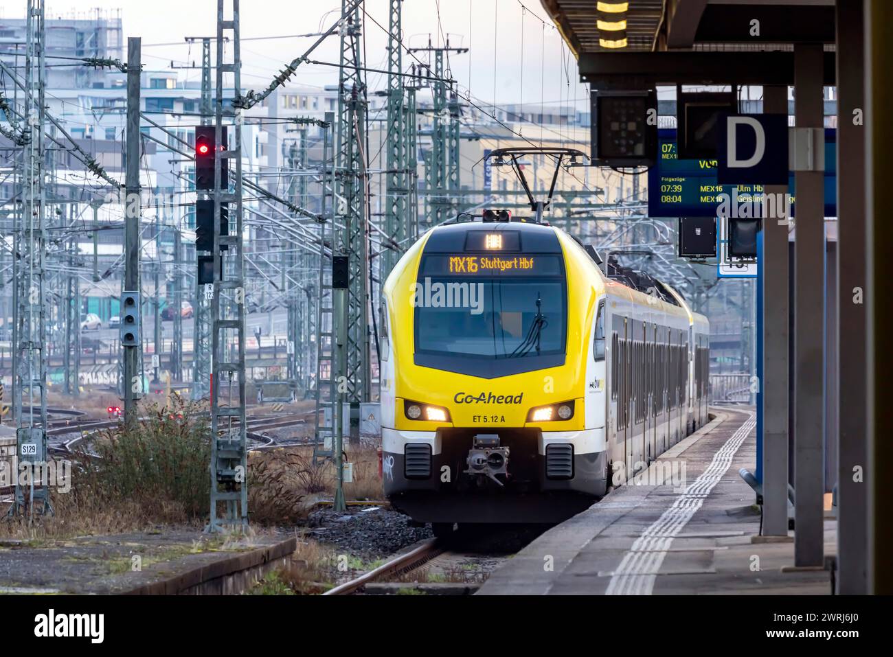 Train track infrastructure hi-res stock photography and images - Alamy