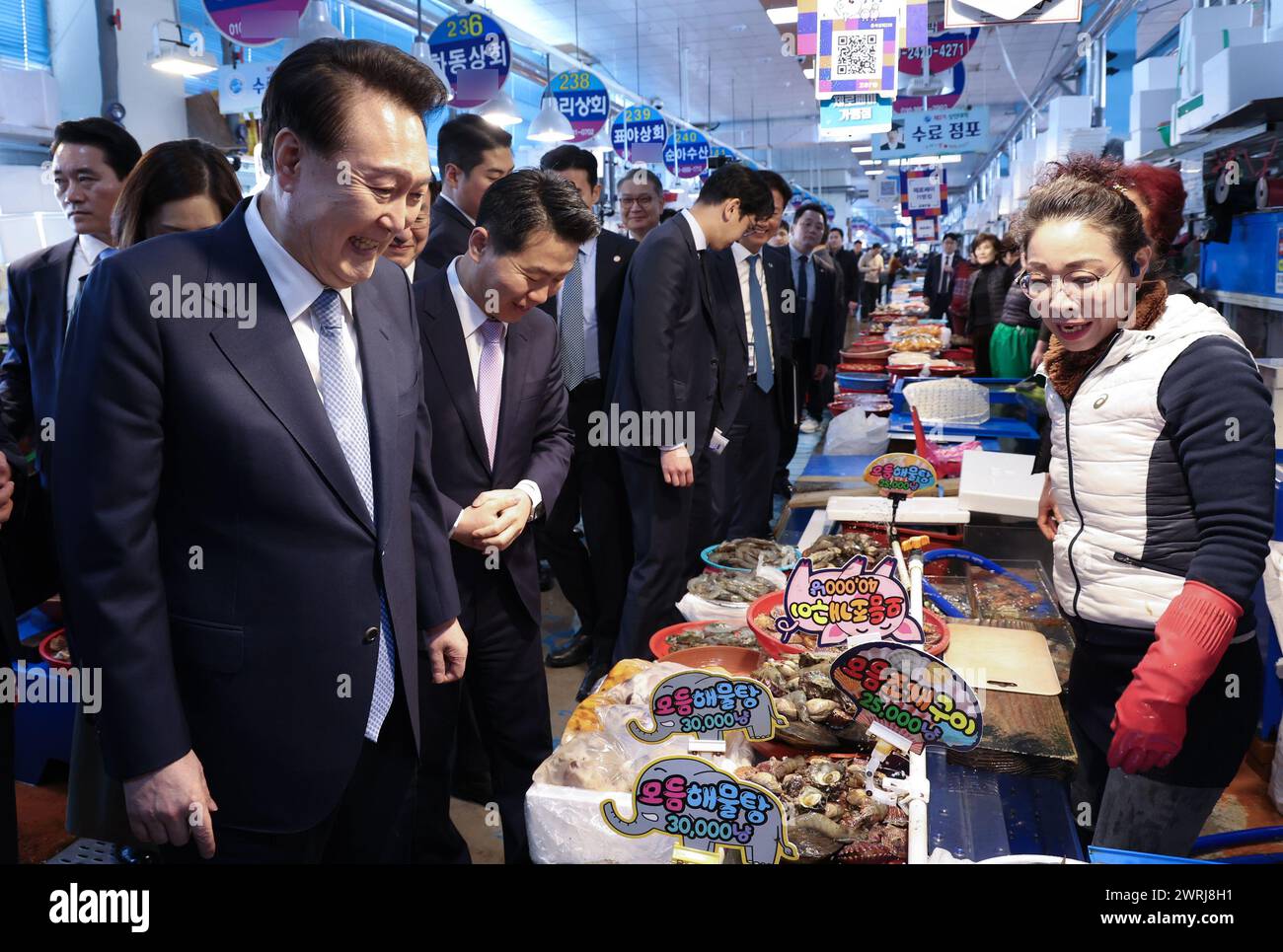 13th Mar, 2024. Yoon visits fish market President Yoon Suk Yeol (L ... 13th Mar, 2024. Yoon visits fish market President Yoon Suk Yeol (L ...